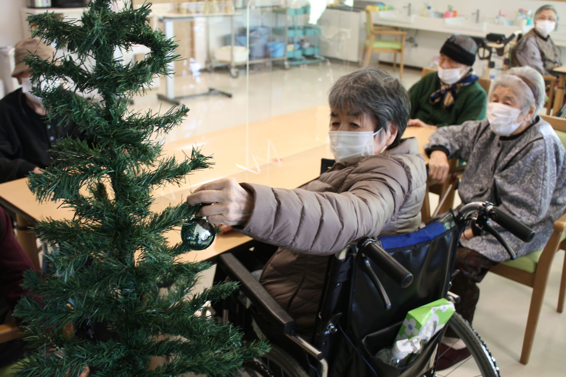 クリスマスツリー: ショートステイ好摩びより